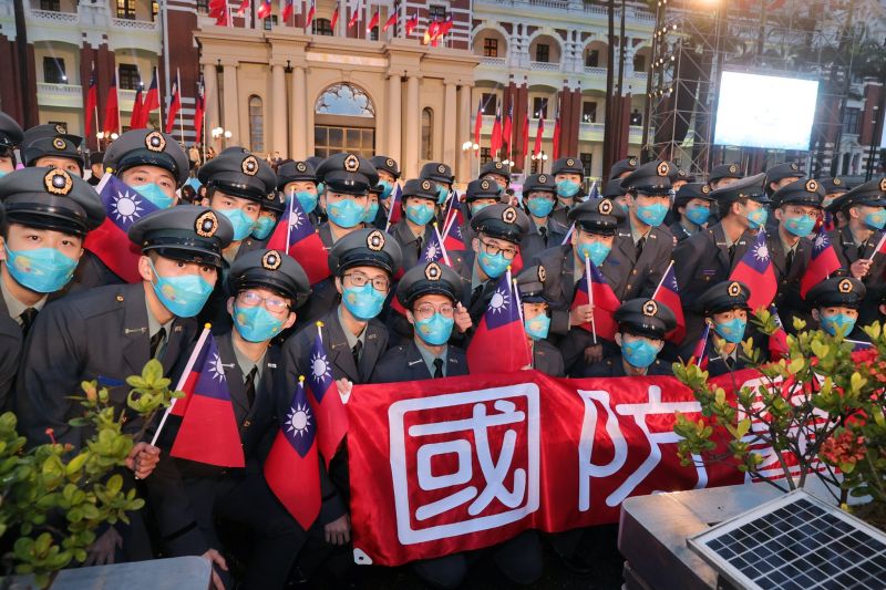 112年總統府前元旦升旗 訴求不懼疫情台灣向前！ | beanfun!