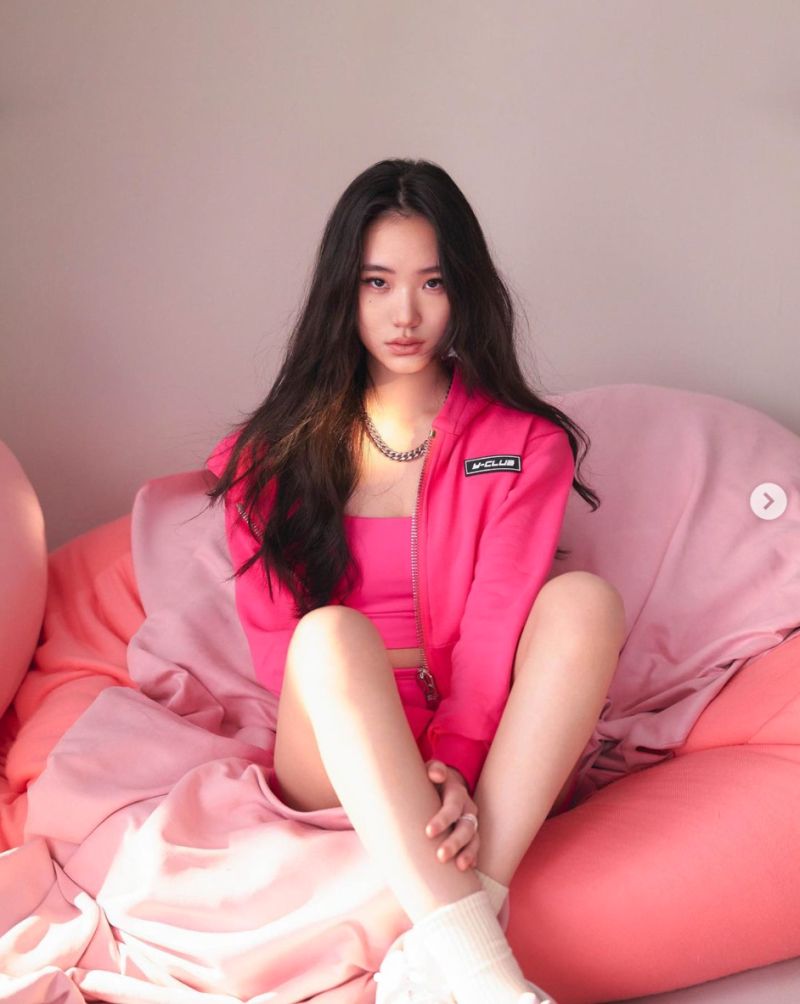 贏過小S！許韶恩「完美駕馭」死亡芭比粉 辣曬身材曲線 | beanfun!