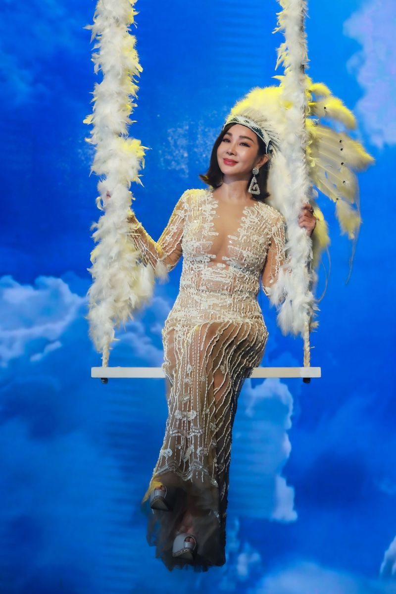 陳美鳳把「整段人生」唱跳演出 穿7套浮誇禮服秀誠意 | beanfun!