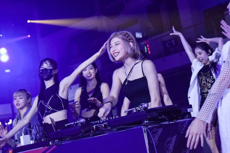 電豹女小楓斜槓最辣DJ！偷爆啦啦隊私下習慣：真的好過分 | beanfun!