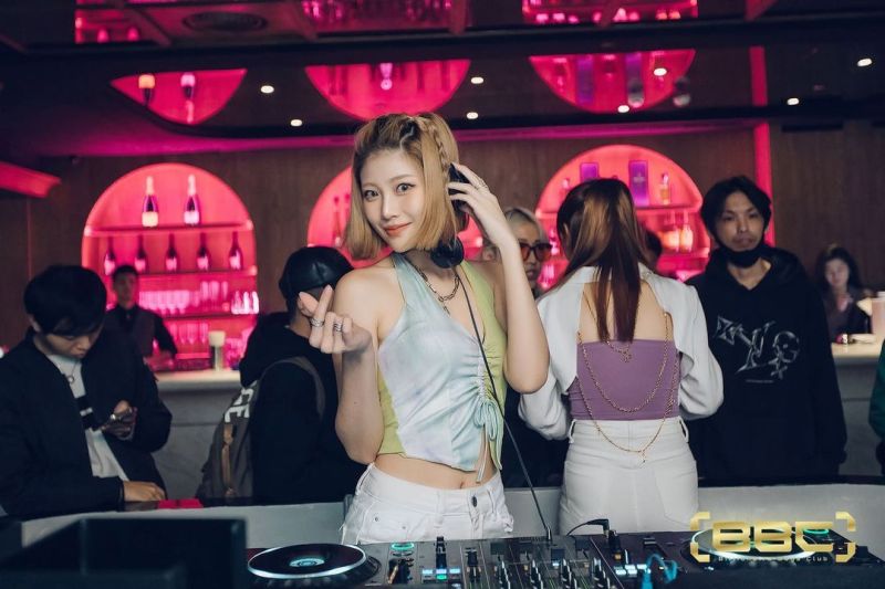 電豹女小楓斜槓最辣DJ！偷爆啦啦隊私下習慣：真的好過分 | beanfun!