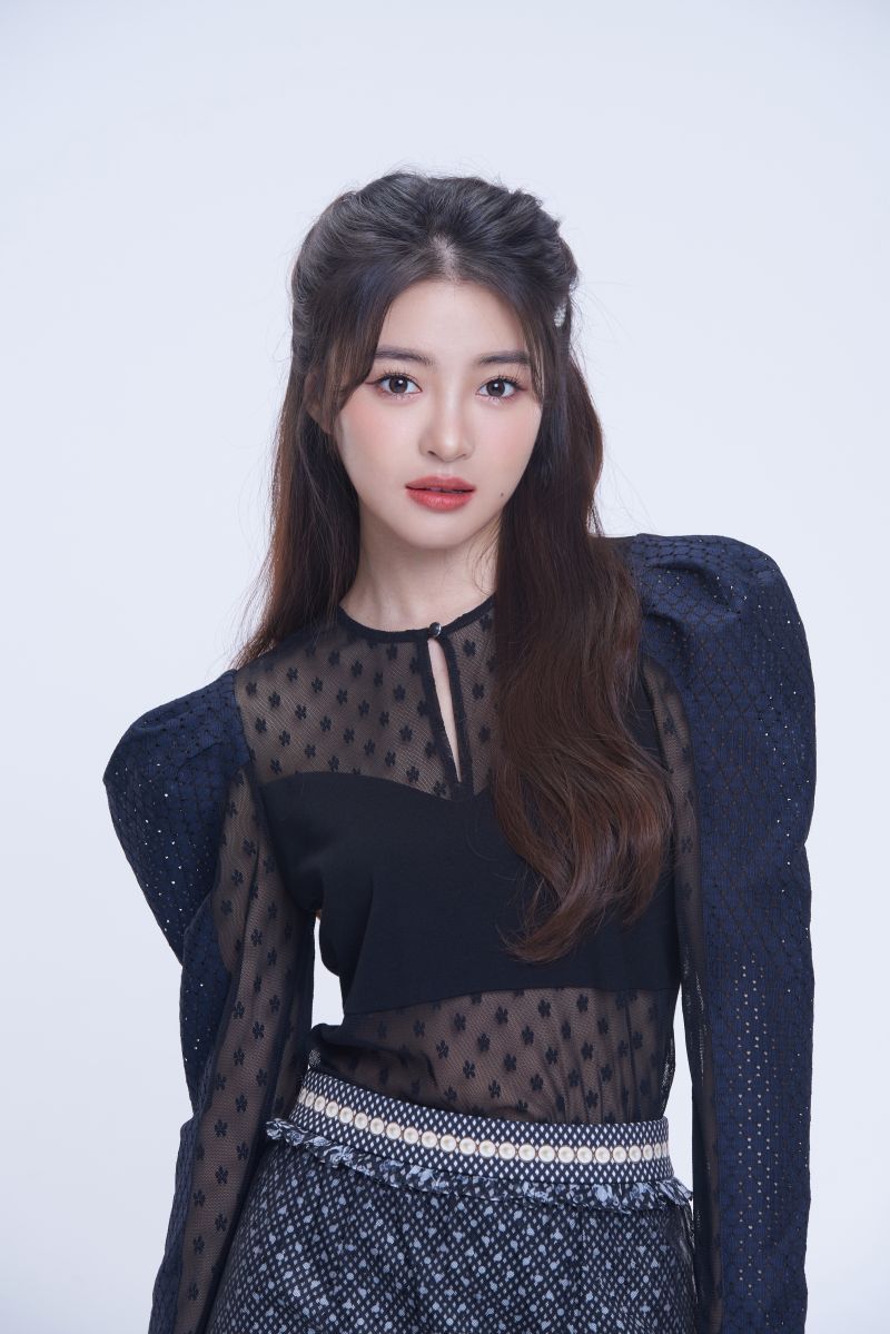 最美星二代韓菲現身日本！自彈自唱〈First Love〉影片曝 | 娛樂 | NOWnews今日新聞