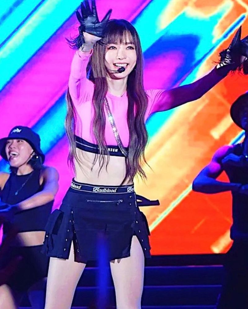 48歲謝金燕被說太扯！炫腹辣舞震撼尾牙 為一句話走心了 | beanfun!