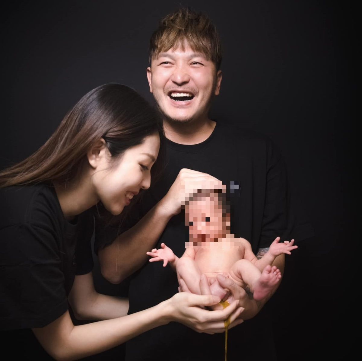 KID首曬全家福！兒子「秒噴黃金」 鄉民爆笑：要發了 | 娛樂 | NOWnews今日新聞