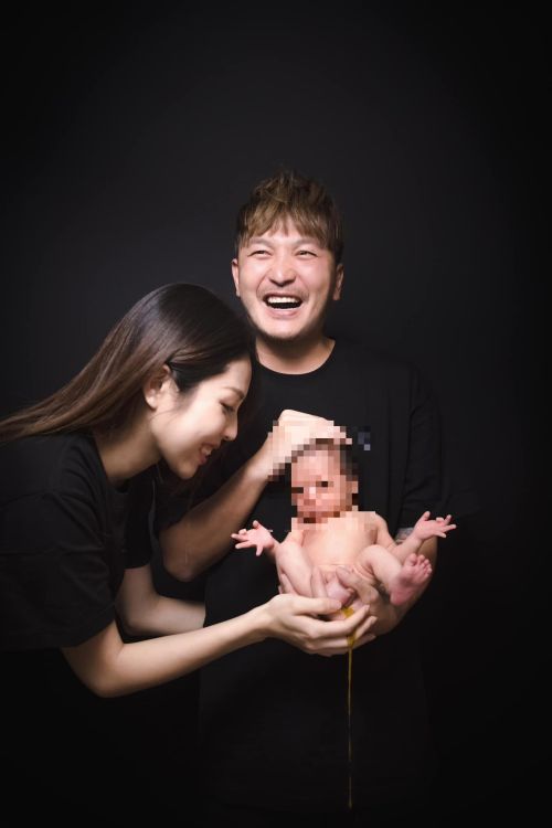 KID首曬全家福！兒子「秒噴黃金」 鄉民爆笑：要發了 | 娛樂 | NOWnews今日新聞