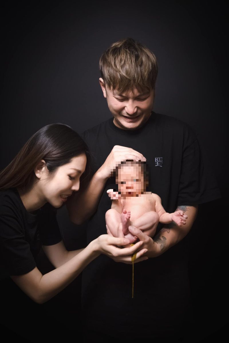 KID首曬全家福！兒子「秒噴黃金」 鄉民爆笑：要發了 | 娛樂 | NOWnews今日新聞