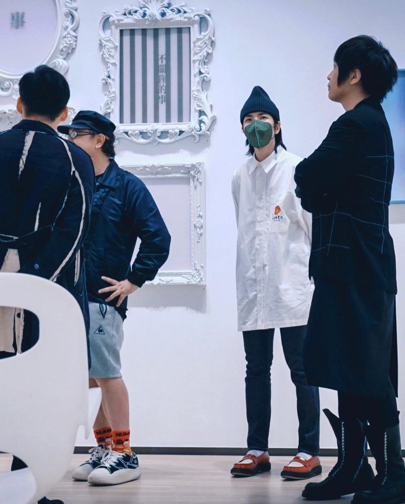 阿信現身蔡康永畫展！蕭敬騰也來了 網笑翻：以為新天團 | beanfun!