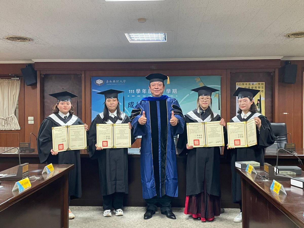 女力大爆棚 嘉藥4位優異生提前畢業 | 地方 | NOWnews今日新聞