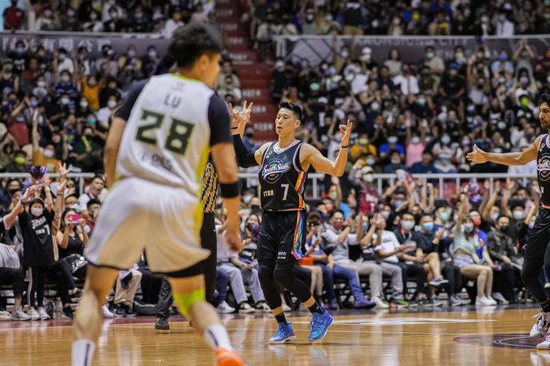 豪神降臨／林書豪初登板 單節狂送5助攻 | PLG | 運動 | NOWnews今日新聞