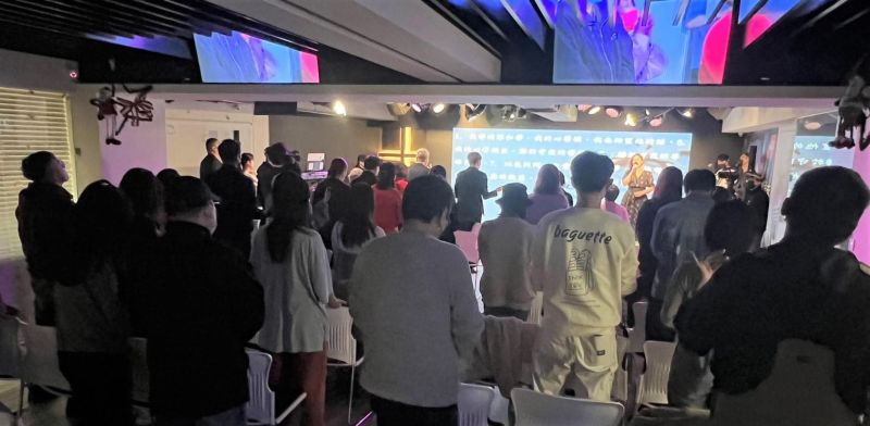 揮別小甜甜！宋逸民教會歡聚 前教友譏：好了傷疤忘了痛 | 娛樂 | NOWnews今日新聞