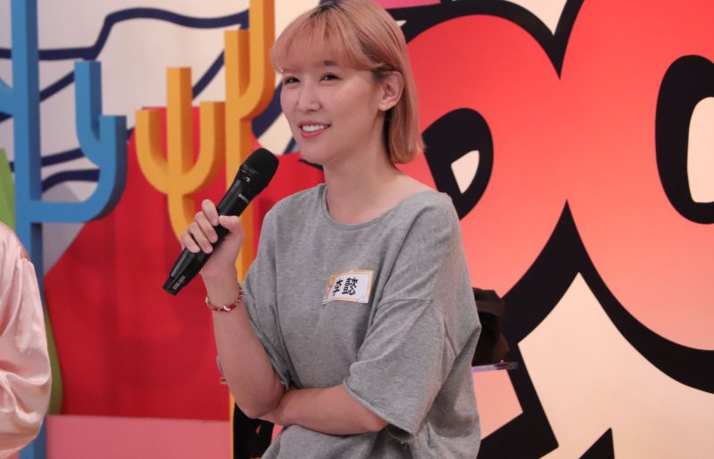 最正MC被搜包面露尷尬 證件照曝光被虧「維修很多次」 | 娛樂 | NOWnews今日新聞