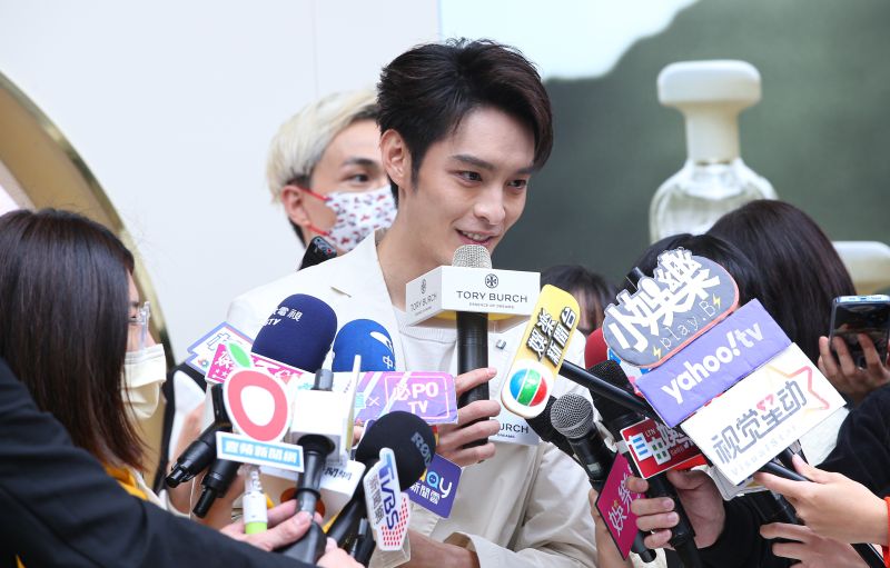 曹佑寧認愛王淨全說了！羞曝交往關鍵：給我們一點空間啦 | beanfun!