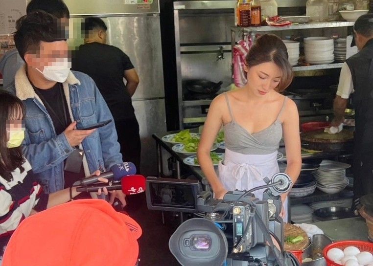 炒飯妹拒拍寫真「不走裸露路線」 否認被AV導演預謀捧紅 | 娛樂 | NOWnews今日新聞