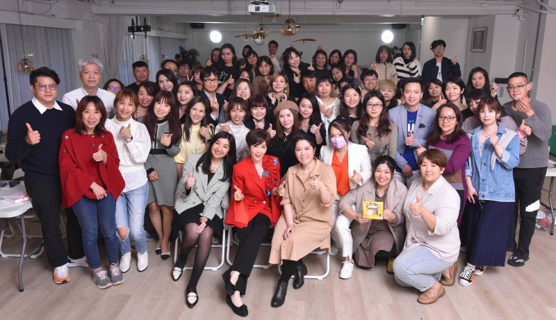 寇乃馨直播月吸2億 開課學費曝光 | beanfun!