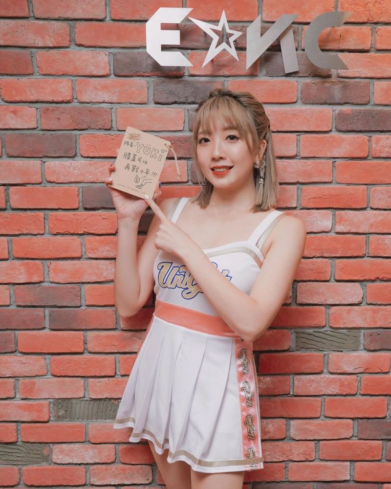 難忘經典賽！啦啦隊女神「敬禮掉淚」：不要放棄就有希望 | 娛樂 | NOWnews今日新聞