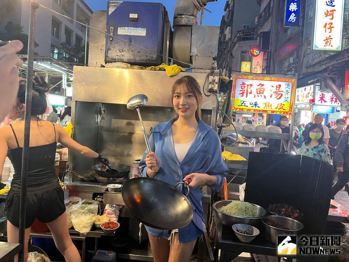 炒飯妹拒拍寫真「不走裸露路線」 否認被AV導演預謀捧紅 | 娛樂 | NOWnews今日新聞