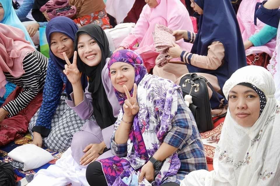 華麗傳統服飾走秀！印尼卡蒂妮慶開齋在北車 | 北北基 | 地方 | NOWnews今日新聞