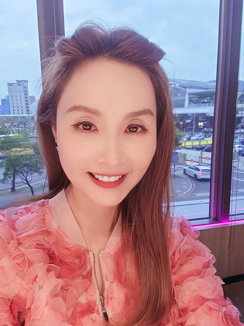 被譏「化妝長得像鬼」 女名嘴反擊 | beanfun!