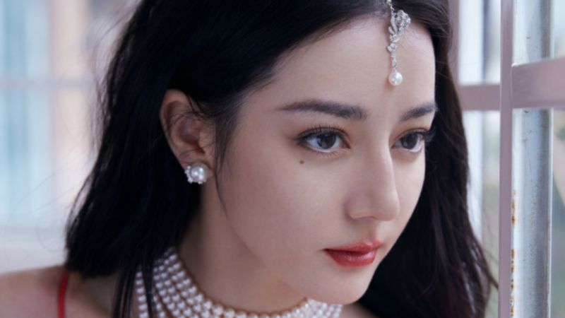 入行最大尺度！迪麗熱巴開V一路到肚臍 網友：睡不著了 | 娛樂 | NOWnews今日新聞