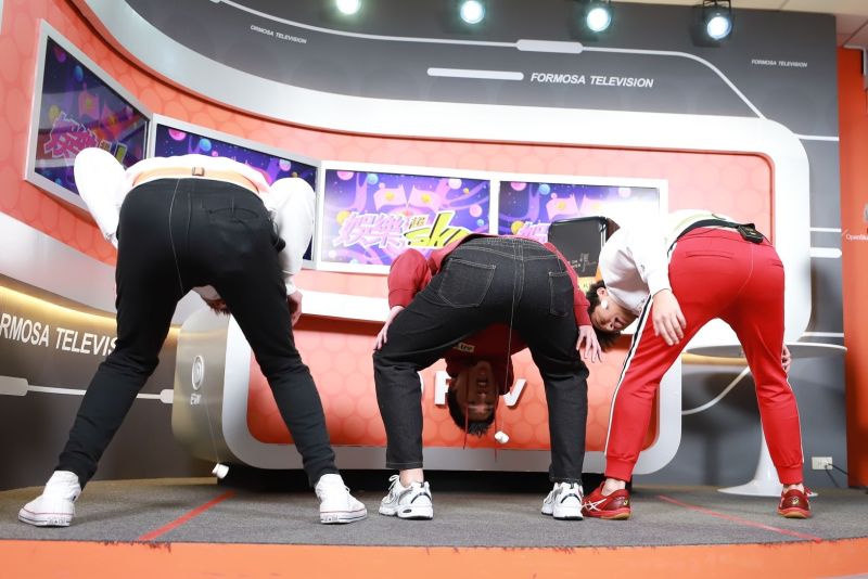 「綜藝三鮮肉」擺臀秀腰力 胡釋安自爆私下與胡瓜互動少 | 娛樂 | NOWnews今日新聞