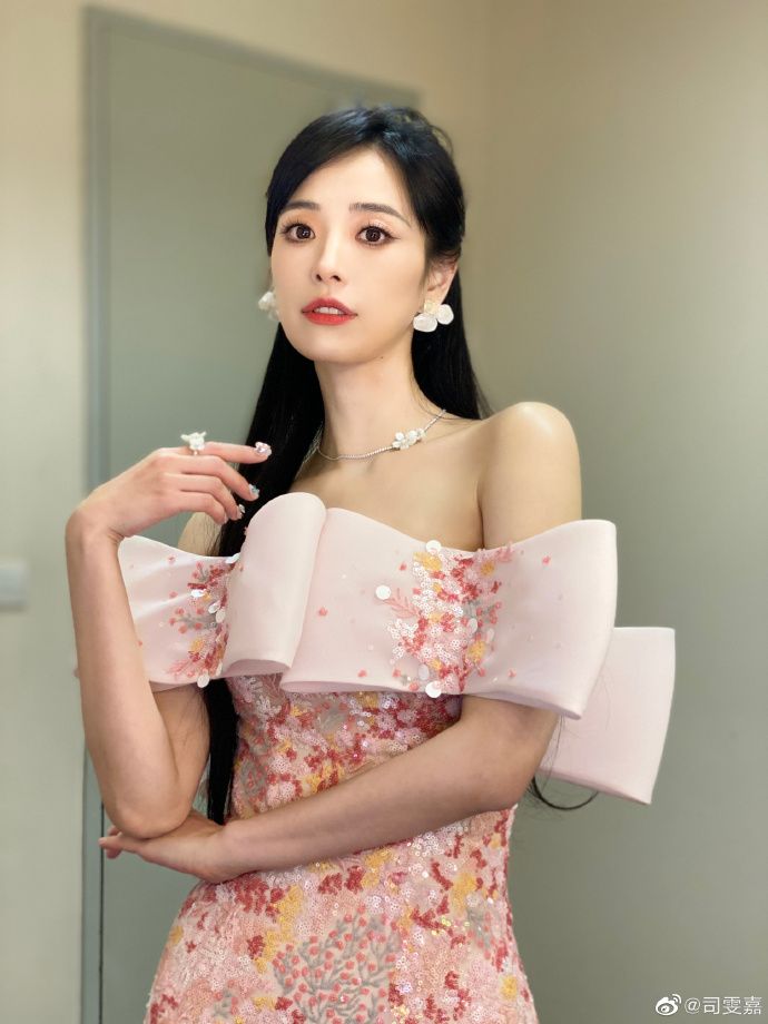 當眾脫王心凌外套是她 主持人道歉 | beanfun!