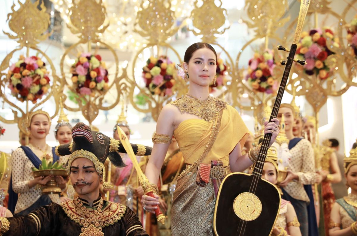 泰國頂級女星Yaya化身潑水節女神 傳統泰服造型美翻全場 | 國際萬花筒 | 全球 | NOWnews今日新聞