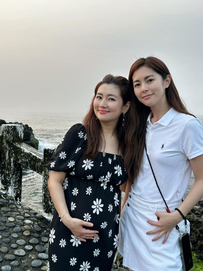 Selina手捧大孕肚！驚訝懷兒子「肚子突然變尖」：都市傳說是真的 | 娛樂 | NOWnews今日新聞