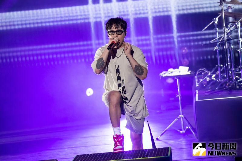 FTIsland李洪基跟翻譯鬥嘴！互動笑翻3000粉 | beanfun!