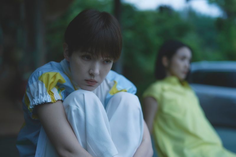 許瑋甯下班穿太養眼 一蹲下福利全跑出來 | beanfun!