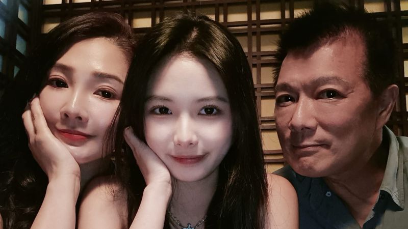 女兒蔡中泠白到發光！蔡詩萍PO高顏值全家福：我簡直就是司機 | 娛樂 | NOWnews今日新聞