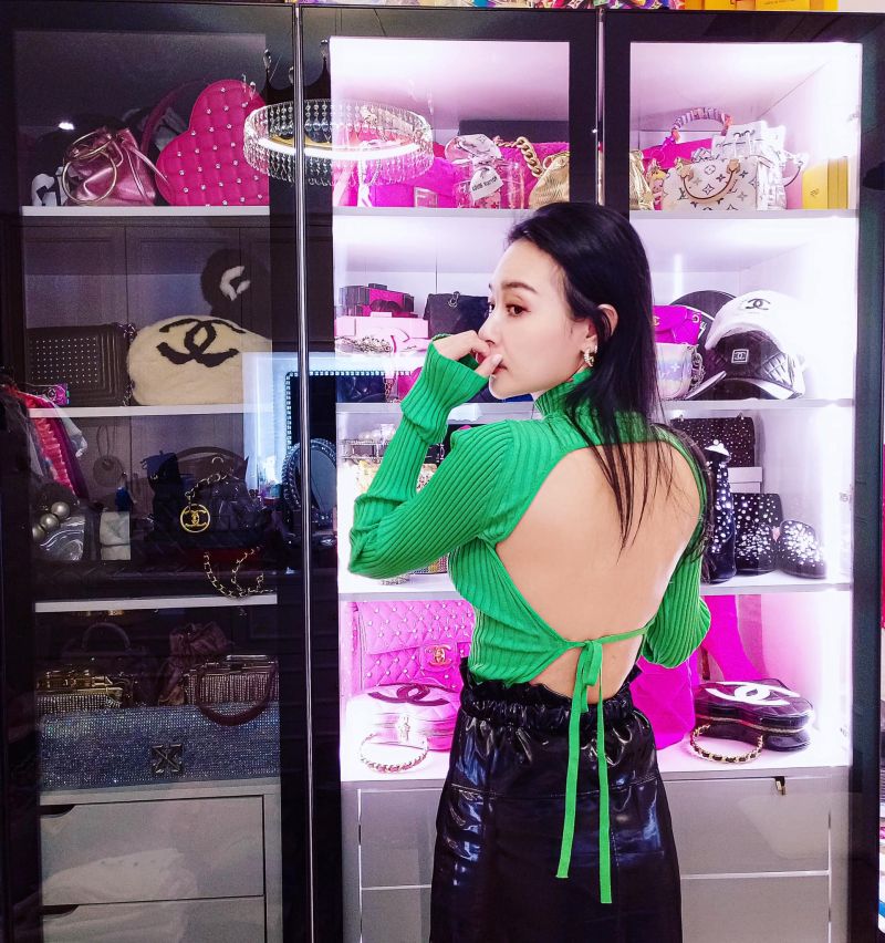 王思佳直播自稱「盤子」 粉絲怒轟她拿假包裝沒事：Cooo不解釋？ | 娛樂 | NOWnews今日新聞