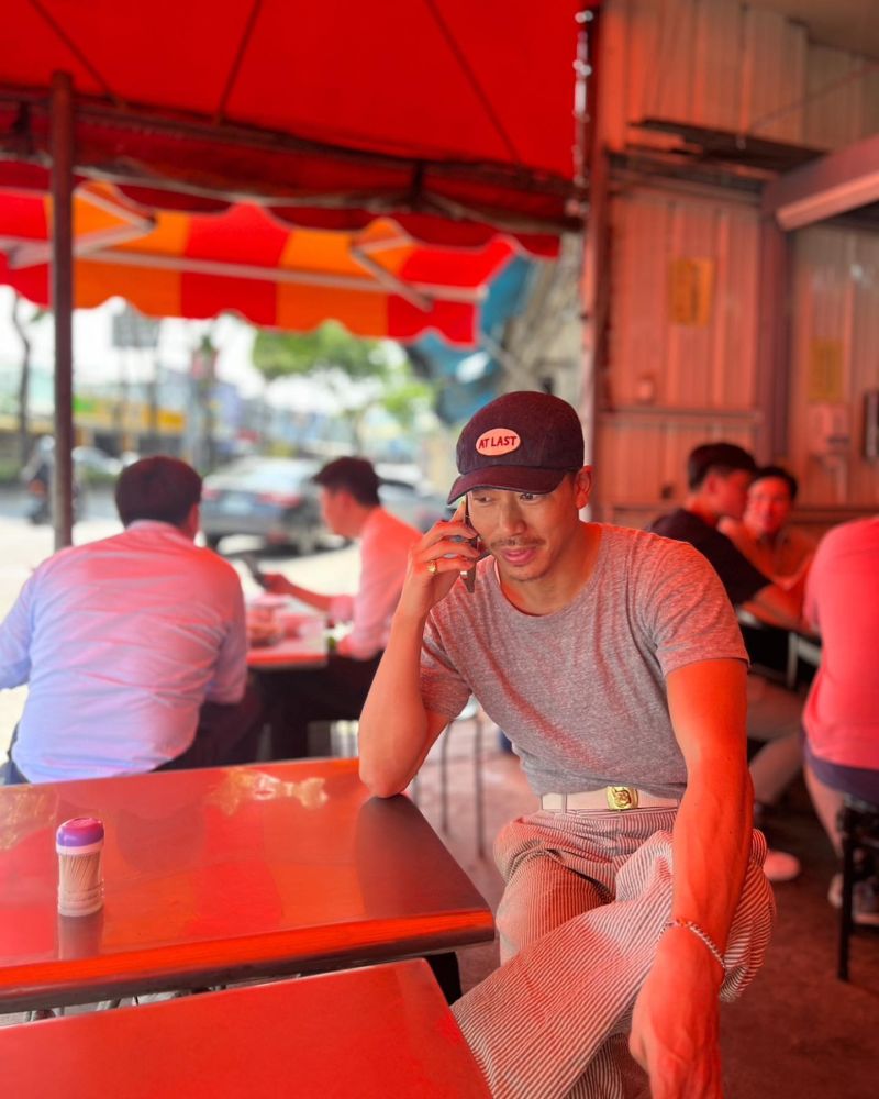 翹二郎腿喝台中牛肉湯 網友讚AKIRA：好台 | beanfun!