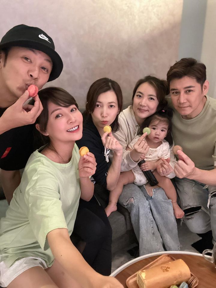 認愛後首同框！書偉、謝京穎私下緊貼畫面曝 | beanfun!