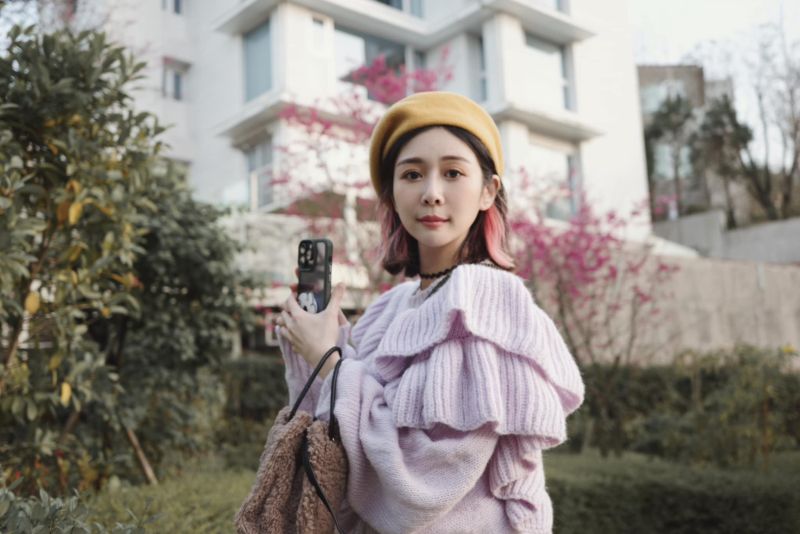 Albee自爆睡覺怪癖！「腿中間必夾東西」床照曝光她驚：好多工具 | 娛樂 | NOWnews今日新聞