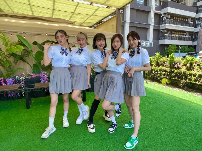 畫面曝光！峮峮變清純學生妹誘惑王仁甫 | beanfun!