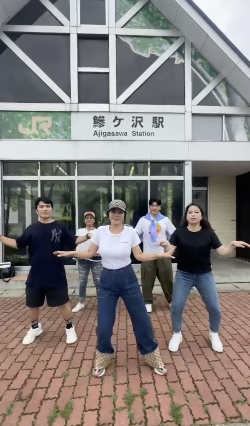 被讚年輕辣妹！陳美鳳穿緊身白T熱舞 | beanfun!