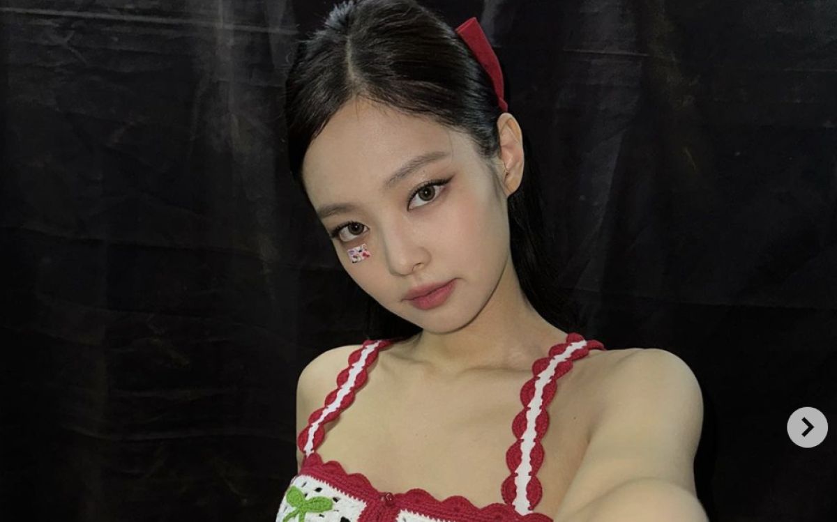 Jennie演唱會又有異樣！突轉身「背對觀眾」 Rosé急拍肩膀才回神 | 娛樂 | NOWnews今日新聞