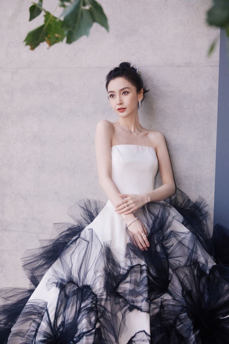 腳指甲過於邋遢！Angelababy求：幫我P圖 | beanfun!