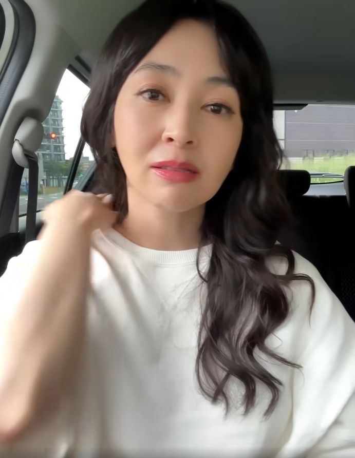 「撞臉徐薇老師」 48歲蔡燦得近貌曝光 | beanfun!