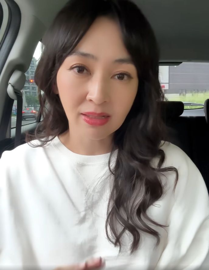 「撞臉徐薇老師」 48歲蔡燦得近貌曝光 | beanfun!