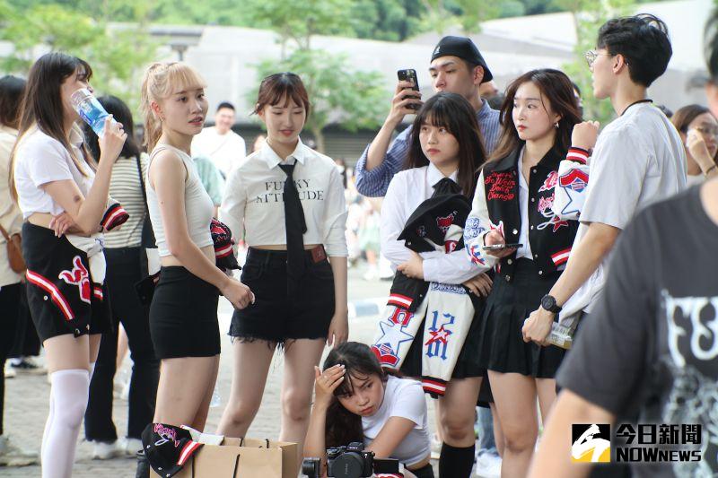 IVE台北變美少女戰士！張員瑛秀107公分長腿 表演LOVE DIVE絕了 | 娛樂 | NOWnews今日新聞