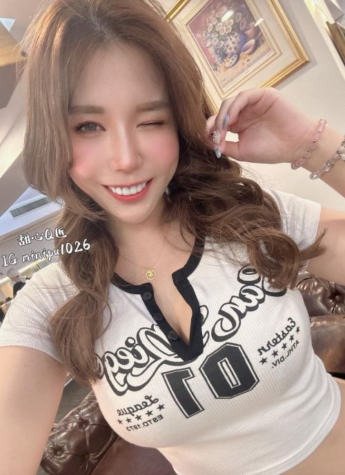 董至成離婚3年爆熱戀JKF辣模！海邊幫拍比基尼照 兩人真實關係曝 | 娛樂 | NOWnews今日新聞