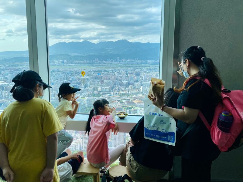 觀光客回游與暑假加持！101觀景台人潮復甦 | beanfun!