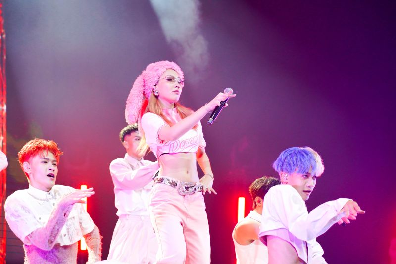 家人到場見證演唱會！VERA淚：給了我們動力 | beanfun!