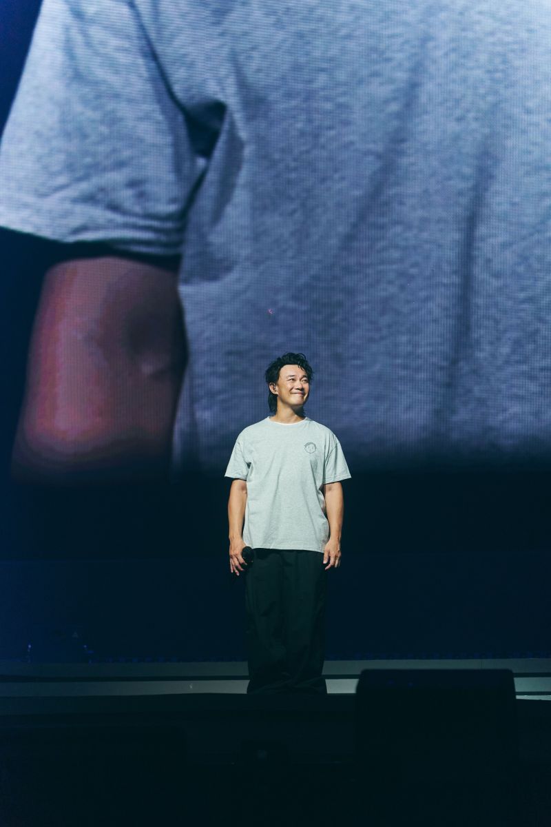 被歌迷嚇到摔跤！陳奕迅安可片趕進度原因曝 | beanfun!