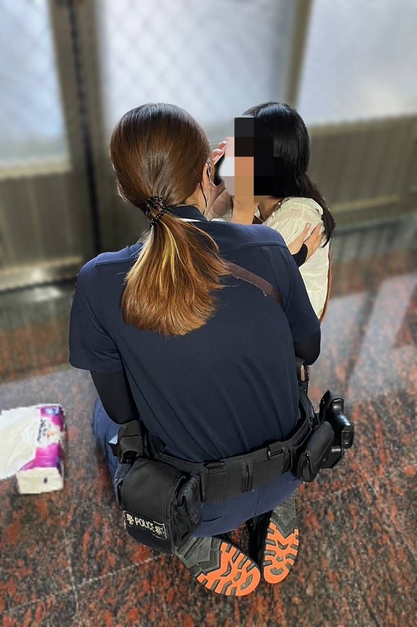 妙齡女失戀爆哭 警「視民如親」開導走出情傷 | 地方 | NOWnews今日新聞