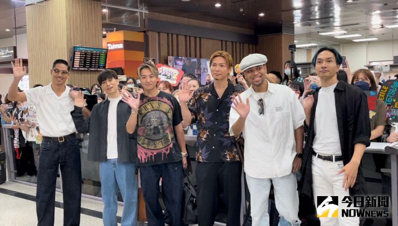 太紅被包圍！AKIRA忘了師兄自己上車關門 | beanfun!