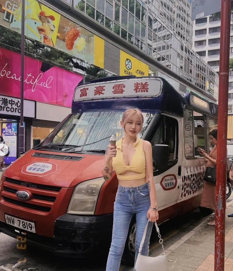 正妹香港月台換衣服！阿伯看傻 本人IG曝光 | beanfun!