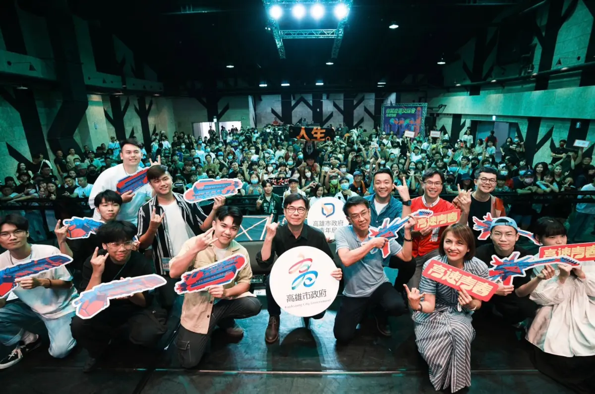 高速青春音樂熱浪來襲 陳其邁化身Rocker與學生同台搖滾 | 地方 | NOWnews今日新聞