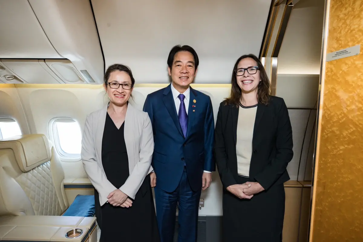 訪問團過境舊金山！AIT主席羅森柏格、蕭美琴登專機迎接賴清德 | 政治快訊 | 要聞 | NOWnews今日新聞